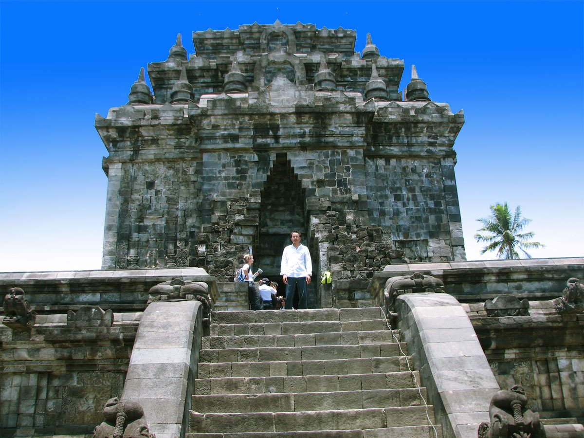 Explore Mendut Temple: Central Java Hidden Gem